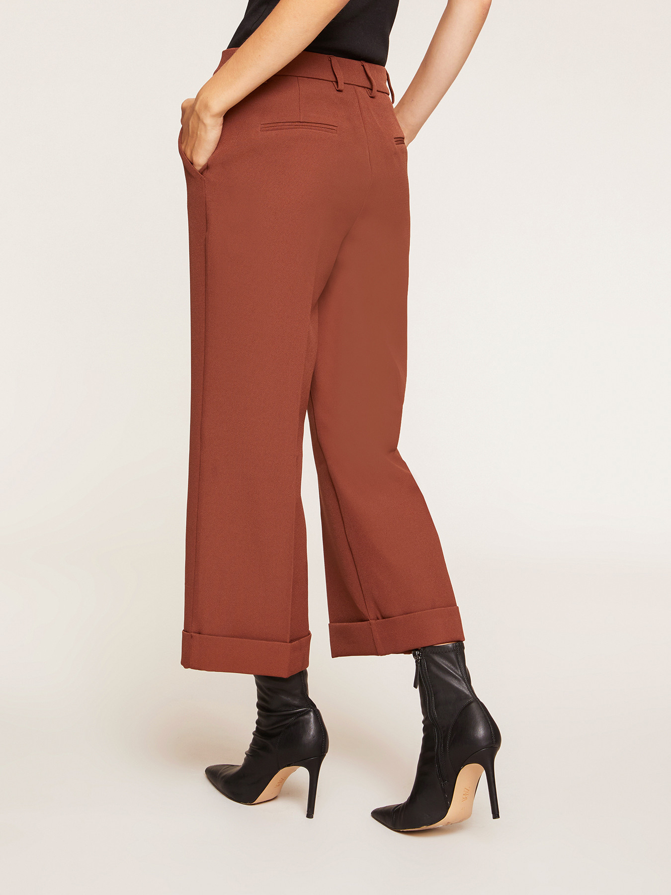 Pantaloni cropped con risvolto